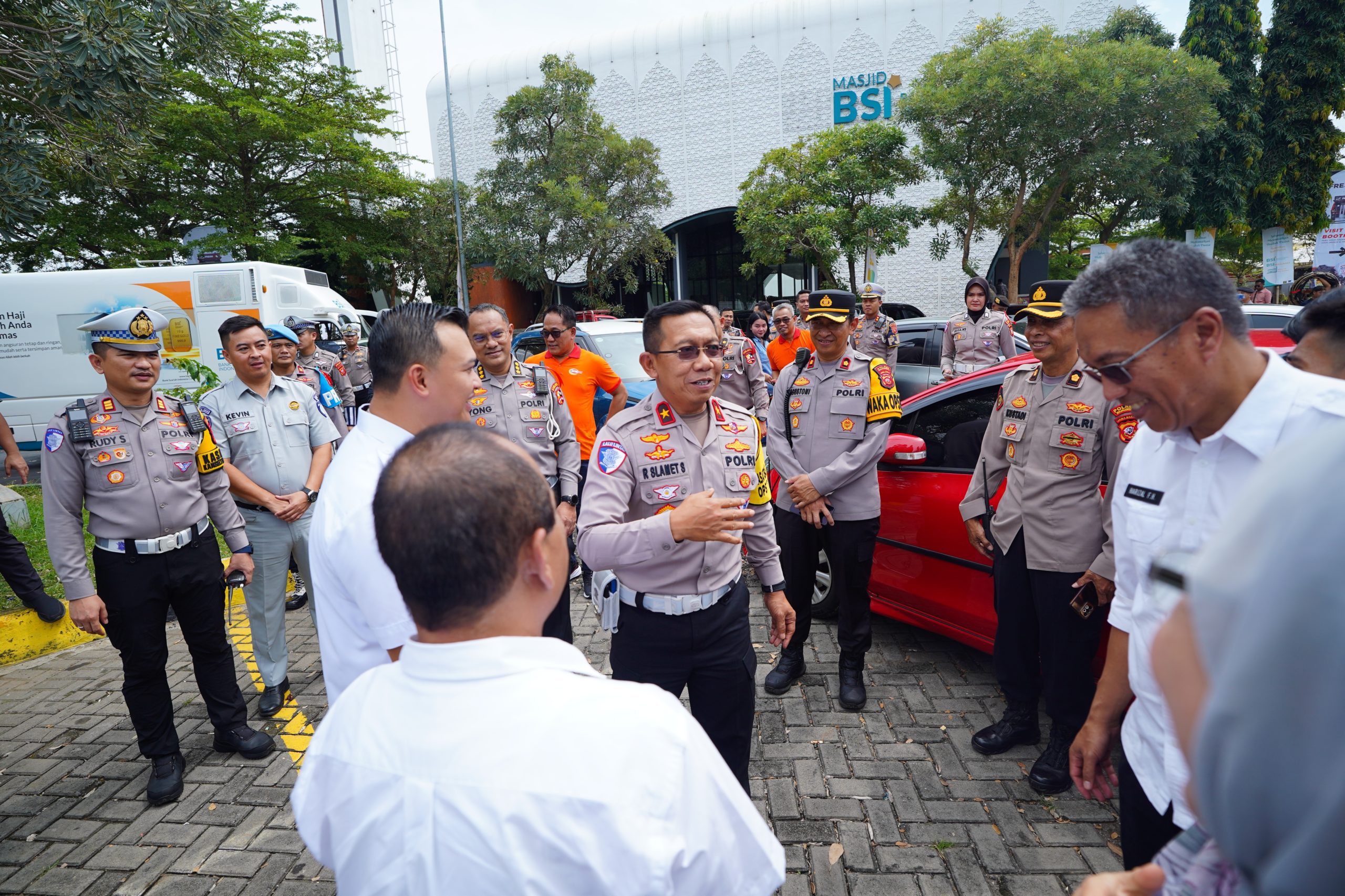 Pantau Arus Mudik di Rest Area KM 166 Cipali, Peningkatan Lalu Lintas Sudah Mulai dan Terkendali ...